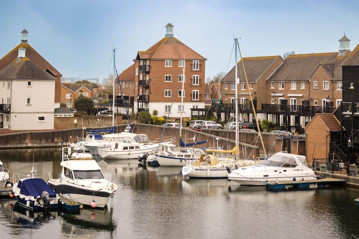 Aqua Marina - Breathe In, Relax - Eastbourne