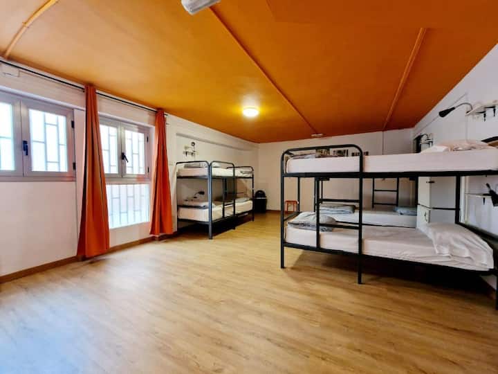 Cama En Habitación Compartida Mixta De 10 Camas - Barcelone