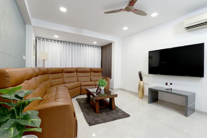 Spacious Family 4 Bhk Near Goregaon Exhibition - Mumbai
