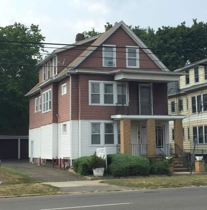 Adorable 3rd Floor Apartment! - Wallingford, CT