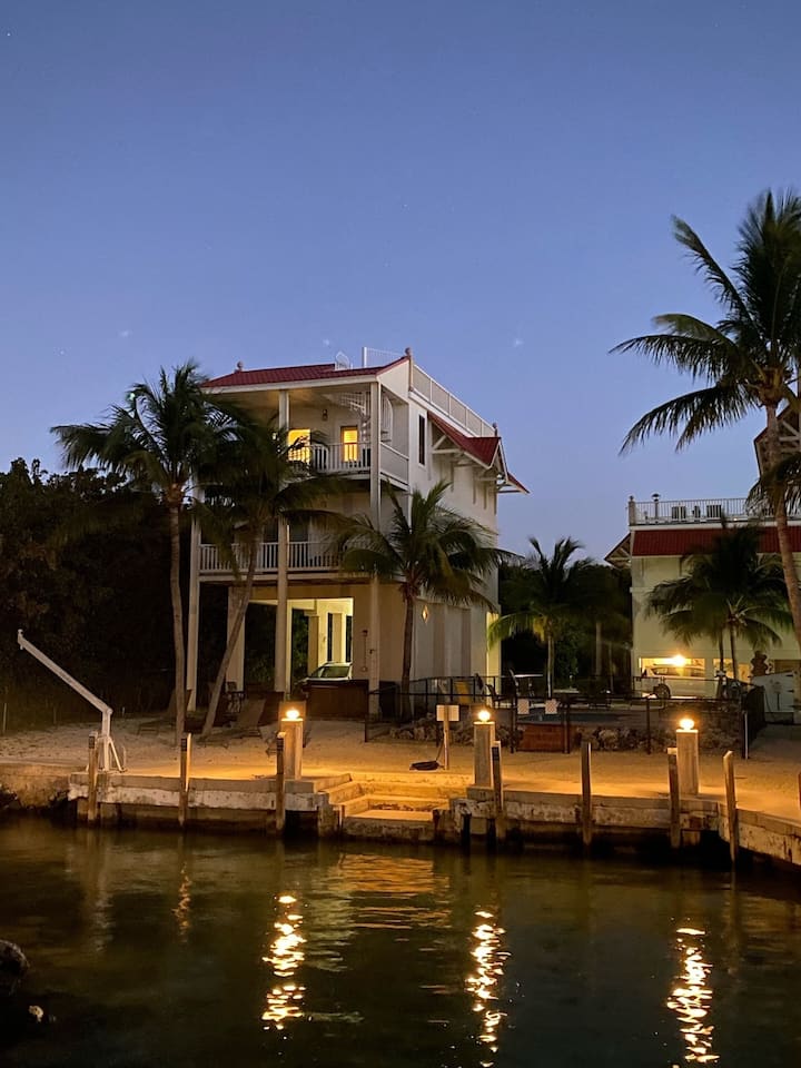 Ocean Front, Rooftop Patio, Pool, Hot Tub, & Dock - The Bahamas