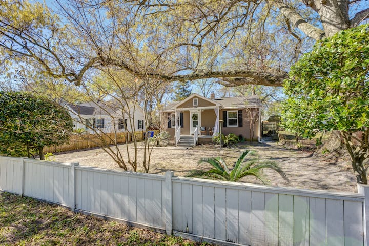 Laid-back Lowcountry Cottage - Charleston, SC