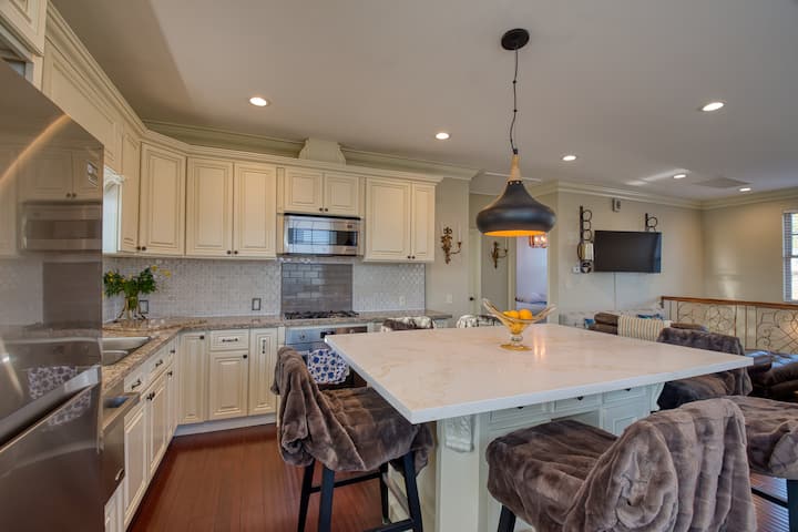 Luxury 2 Bedroom Apartment. - Torrance