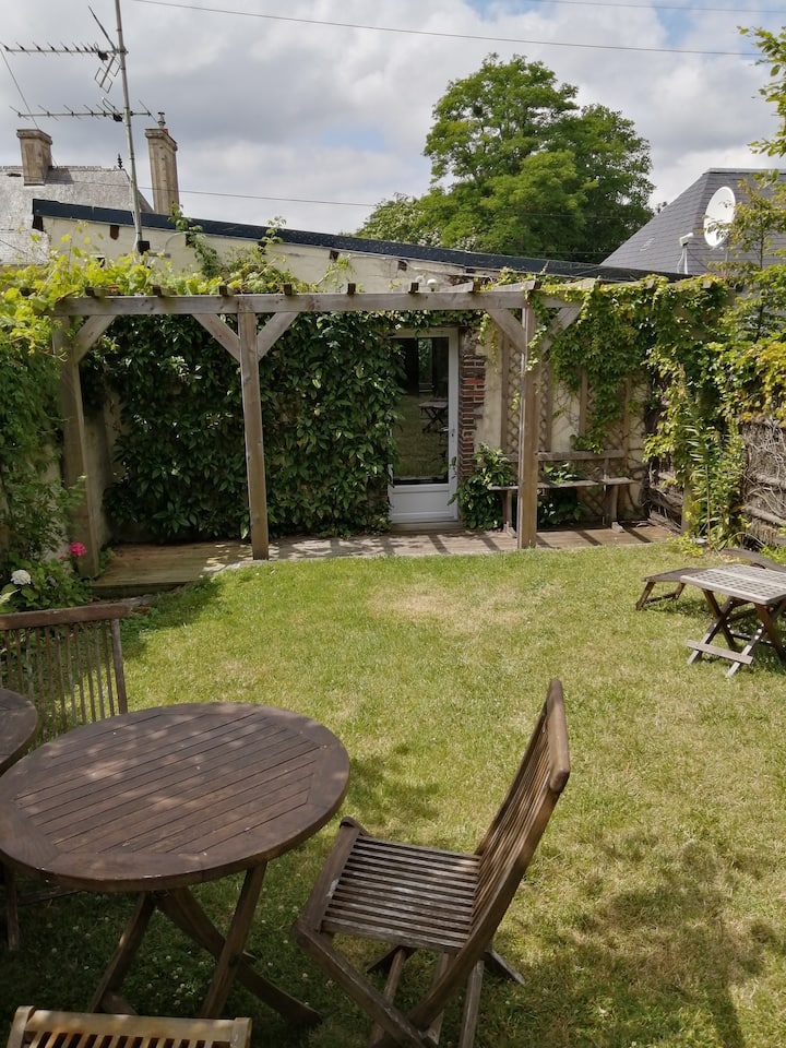 Bayeux Maison De Centre Ville Avec Jardin Clos. - Huppain