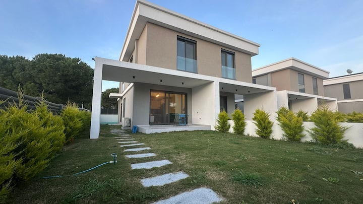 Plaja Yakın, ÇOcuk Oyun Alanlı, Lüks Villa - Alaçatı