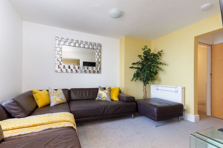 Bk301 Granada Apartments Berkeley 3rd Floor Front - Blackpool