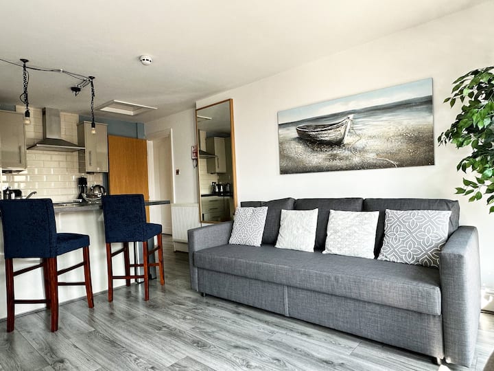 Bk303 Granada Apartments Berkeley 3rd Floor Rear - Blackpool