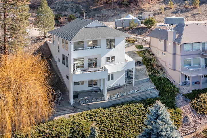 Skyline Retreat - 3bd+ Mountain Home - Kelowna