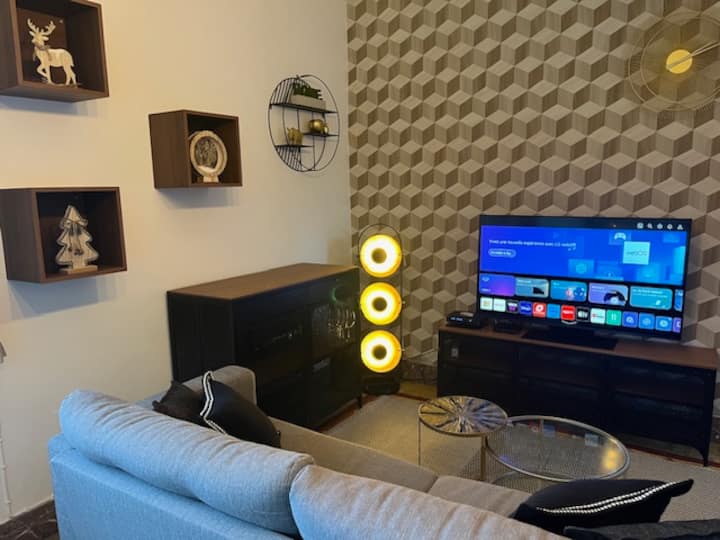 Jolie Maison En Bord De Meuse - Belgium