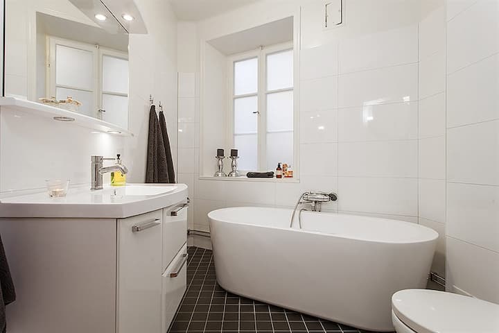 Stylish Apartment In Central Sthlm W Water View - Stockholm