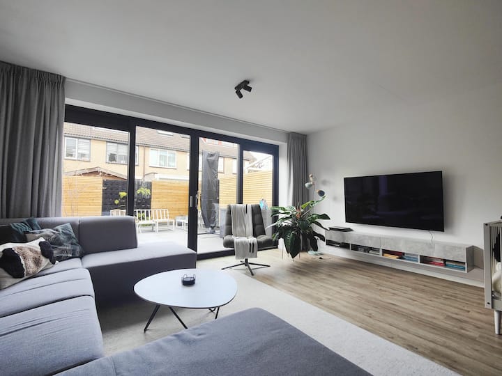 Beautiful Modern Family Home -