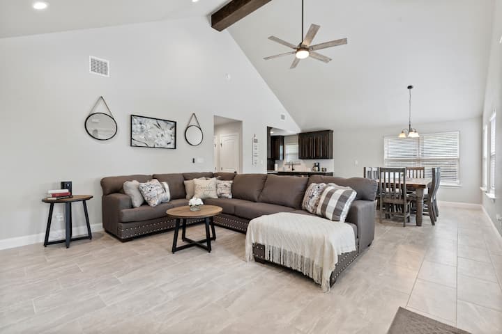 Granbury Belair Getaway - Granbury, TX