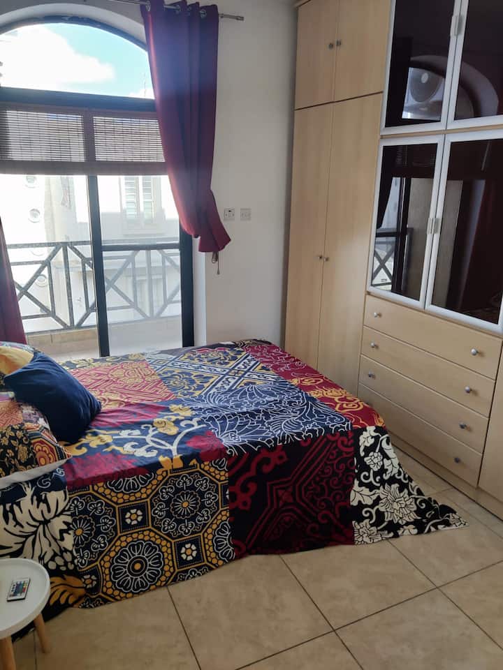 Females Only - Central Modern Room + Balcony - Malta