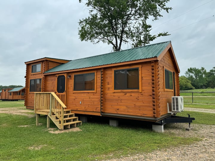 Charming Mount Pleasant Cabin - Cabin #8 - Mount Pleasant, TX