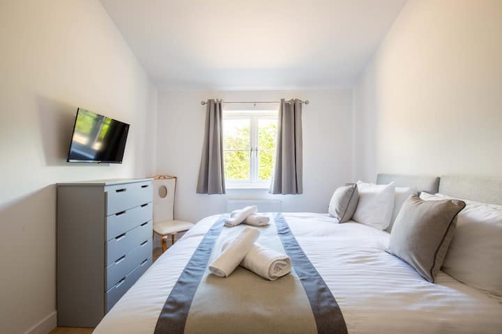 Ascot | Modern Cotswolds Stay With Workspace - Cirencester
