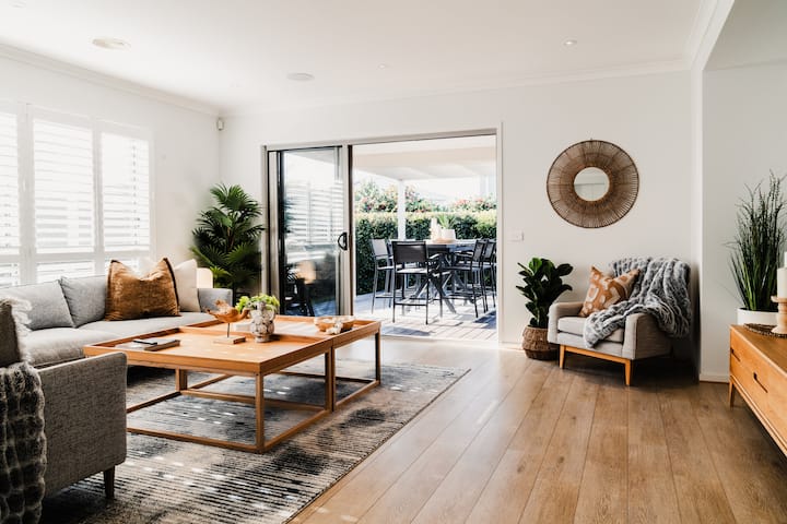 Hamptons Haven; Luxe 4 Bedroom, 2 Bathroom, Wifi - Geelong