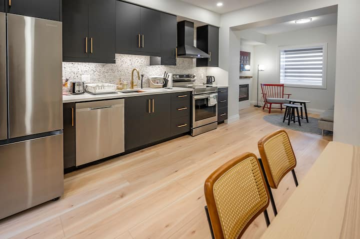 Stylish 1-br Luxury Apartment Steps To Downtown - 基奇納