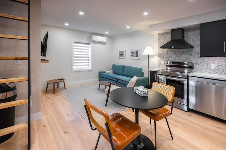 Luxurious Apartment W/ Loft Steps To Downtown - Waterloo