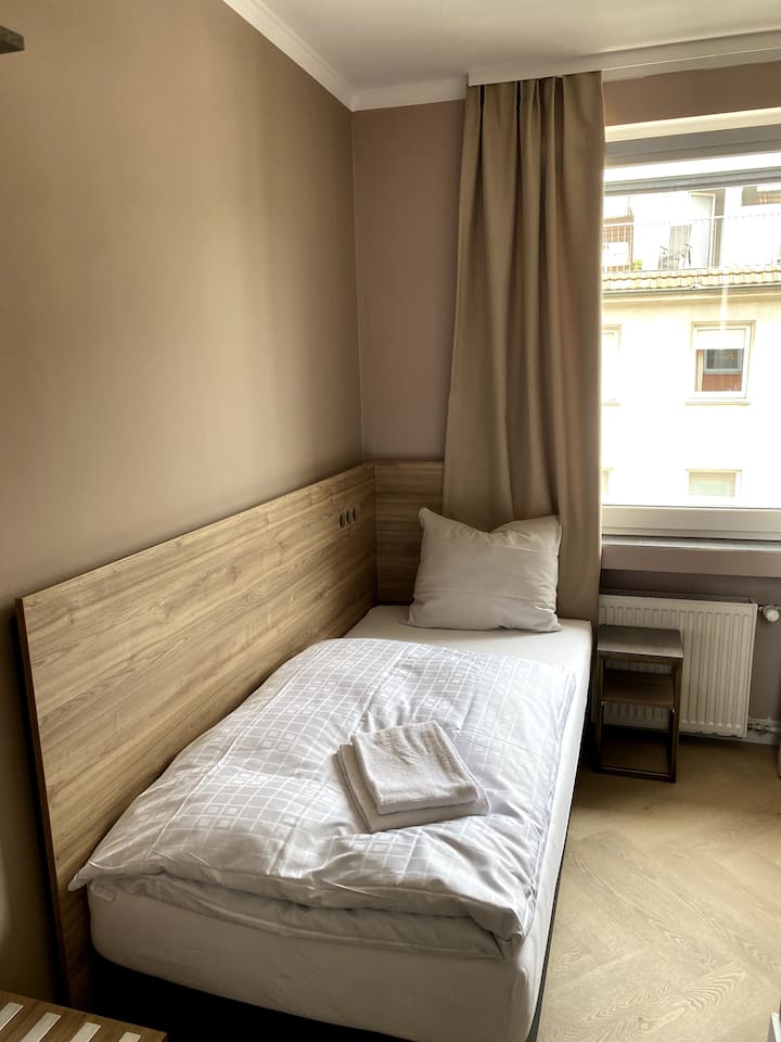 New Renovated City Single Room - Düsseldorf