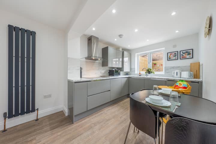 Bright 3br W Garden; Excel, Airport & Canary Wharf - Ilford