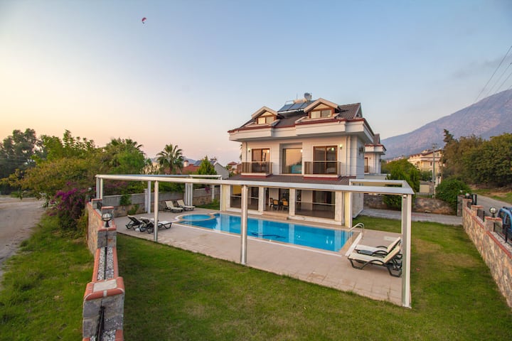 Prestij Garden 4+1 Korunaklı Havuzlu Villa - Ölüdeniz
