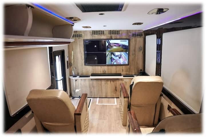 Caravan / Campervan / Luxury Motor Home In Kerala - Ponnani