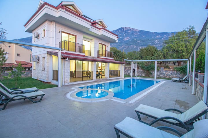 Prestij Makri 4+1 Korunaklı Havuzlu Villa - Hisarönü