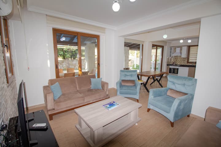 Prestij Amintas 4+1 Korunaklı Havuzlu Villa - Ölüdeniz