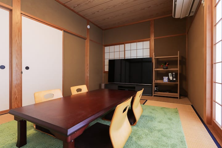 福井駅から徒歩約17分です。2階部分が宿泊施設、1階部分は立入不可です。全館禁煙。面積:約45平米。 - 福井市