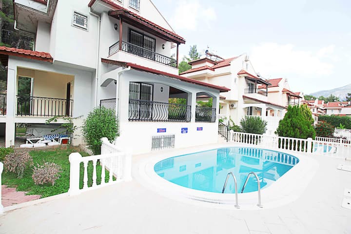 Brookland Paris 5+1 Havuzlu Villa - Ölüdeniz