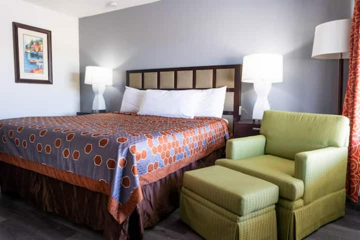 King Bed Non-smoking - Ocala, FL