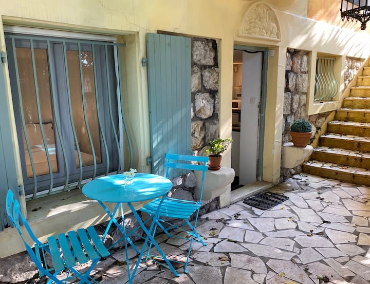Appartement Avec Terrasse, Salle De Bain Rénovée - Plage de la Réserve - Nice