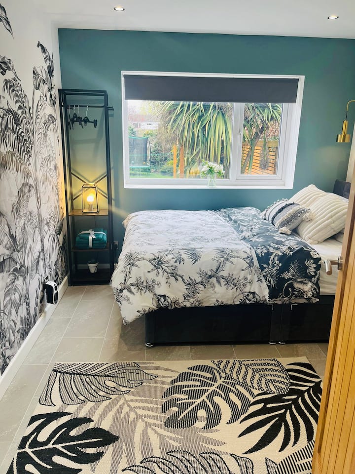 Private Double Room And Bathroom - Nuneaton