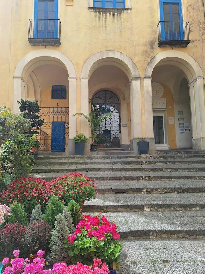 Palazzo Storico In Piazzetta - Capri