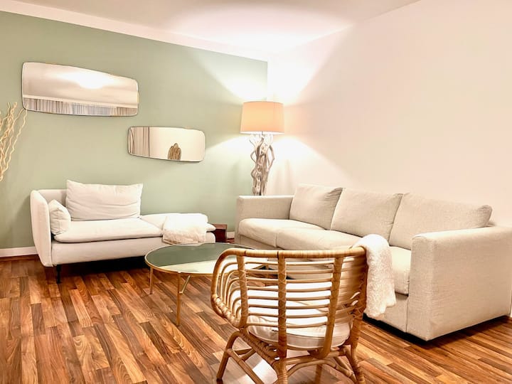 Luxury/ 6 Rooms / 2 Min Metro & Tram/ Free Parking - Bécs