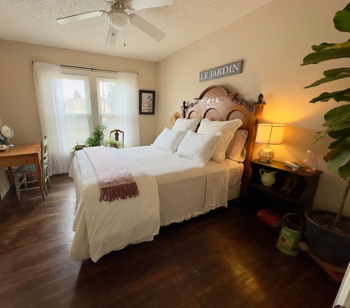 Forget Me Not Cottage - Lubbock, TX