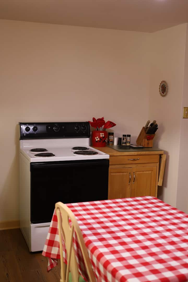 Clean & Cute 2 Bed Upper Duplex - Manitowoc, WI