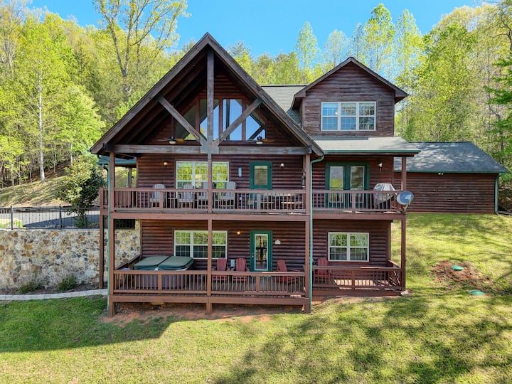 Big Sky - Pool Table - Hot Tub - Mountain Views - Blairsville, GA