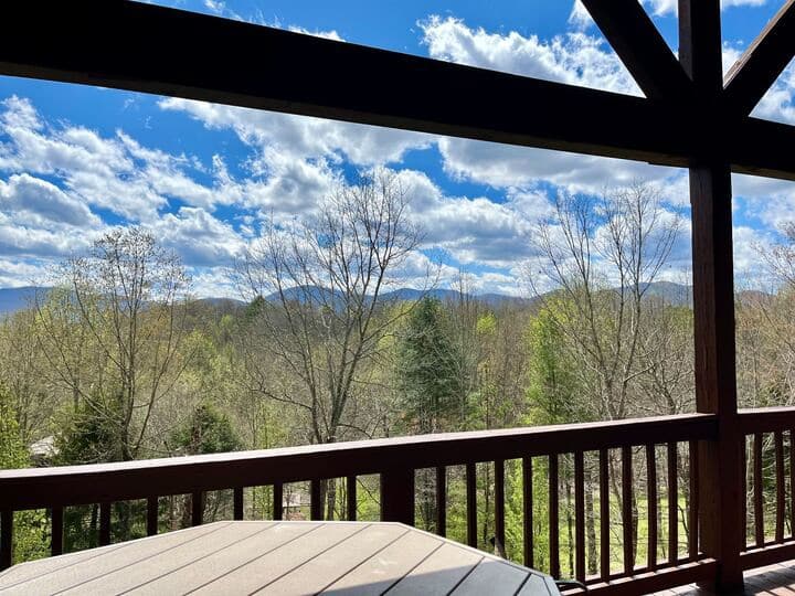 Big Sky - Pool Table - Hot Tub - Mountain Views - Blairsville, GA