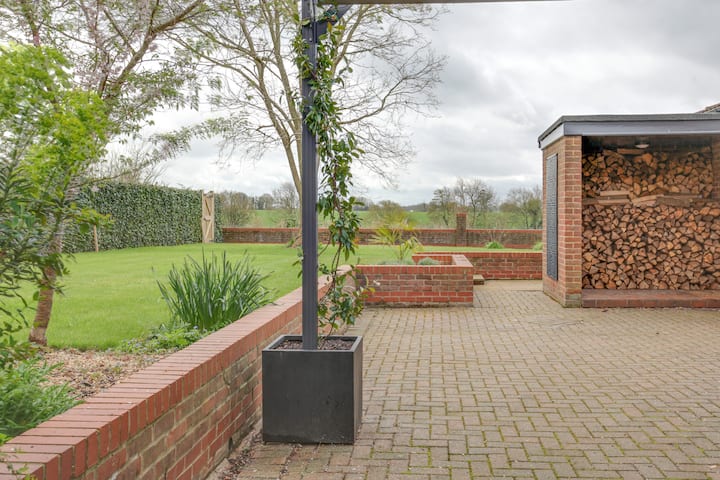 Two Bedroom House With Far-reaching Country Views - Aéroport de Londres Stansted (STN)