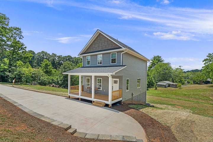 New Quiet Retreat | Near Biltmore & Dt | Mtn Views - Asheville