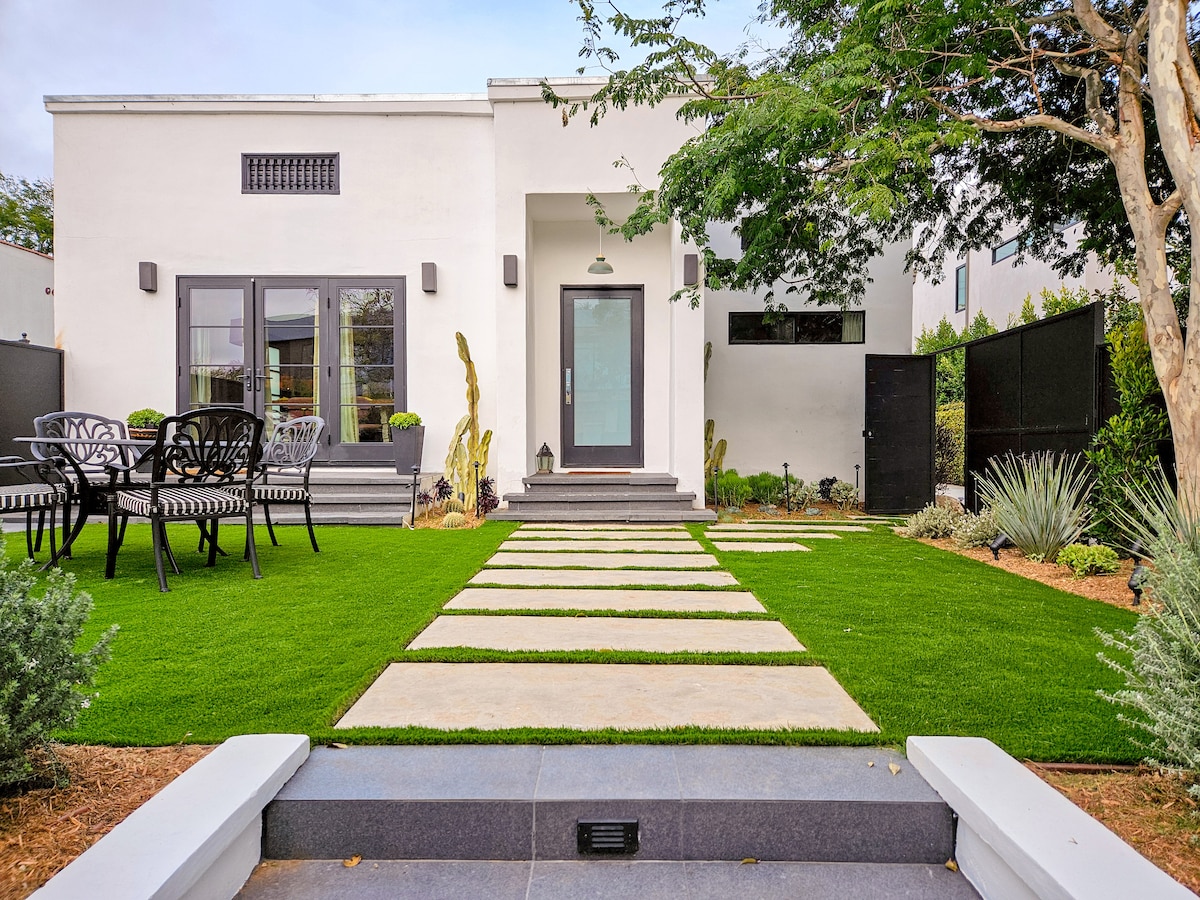Melrose Place: Private Oasis near West Hollywood - Houses for Rent in ...