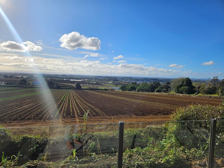 Carguys On The Hill. Views From Calcutta Road - Pukekohe Hill