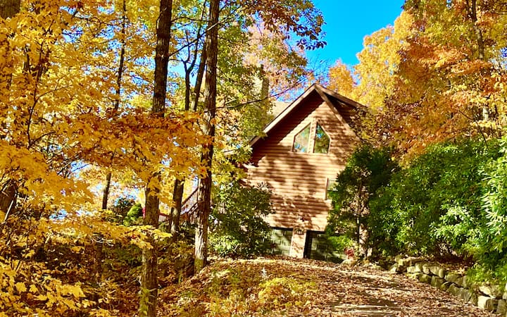 Hot Tub! Great Views, Luxury Cabin. Soaring Eagle. - Maggie Valley, NC