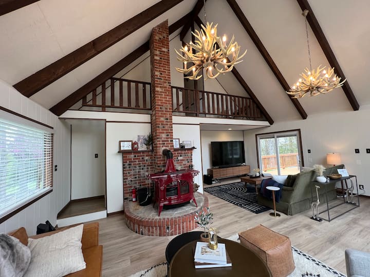 New - Modern Mountain Retreat W/ Hot Tub And View! - Front Royal, VA
