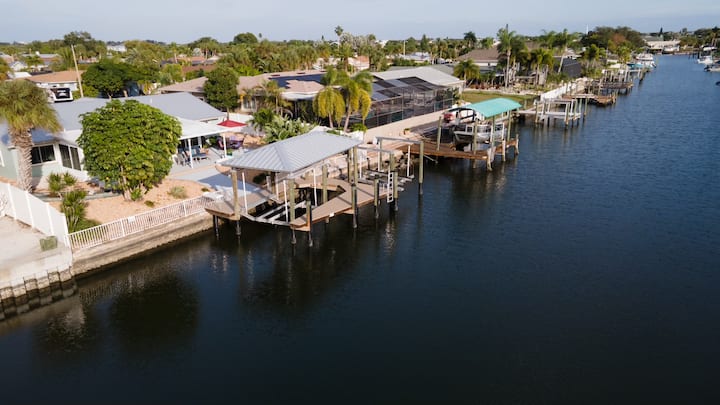 Waterfront Oasis With Dock & Outdoor Living - Apollo Beach, FL