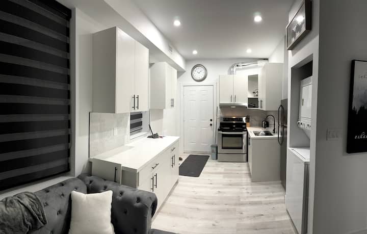 New Construction Bright And Sunny 2 Bedroom Unit - Windsor