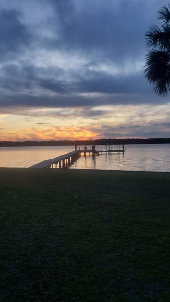 St. Johns River Retreat - Unit 1 - Crescent City, FL