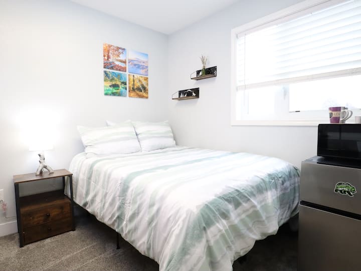 Private Room In Hostel W/ Parking/gym/laundry 207 - Anchorage, AK