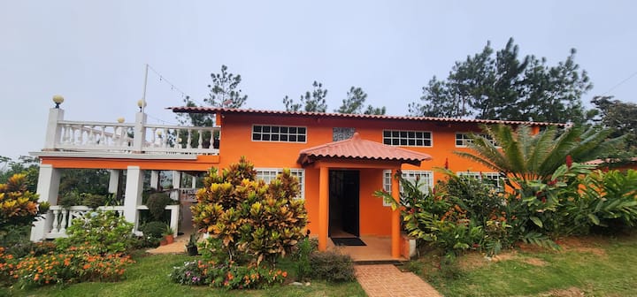 Cabaña Mountain High Village - Panama City